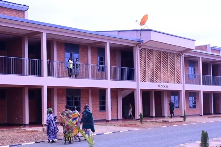 Nyaruguru - Munini : Barishimira umudugudu w'ikitegererezo batujwemo ...