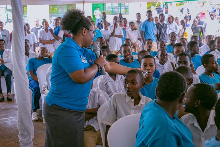 Hatangijwe mu mashuri ubukangurambaga bwo kurwanya inda ziterwa ...