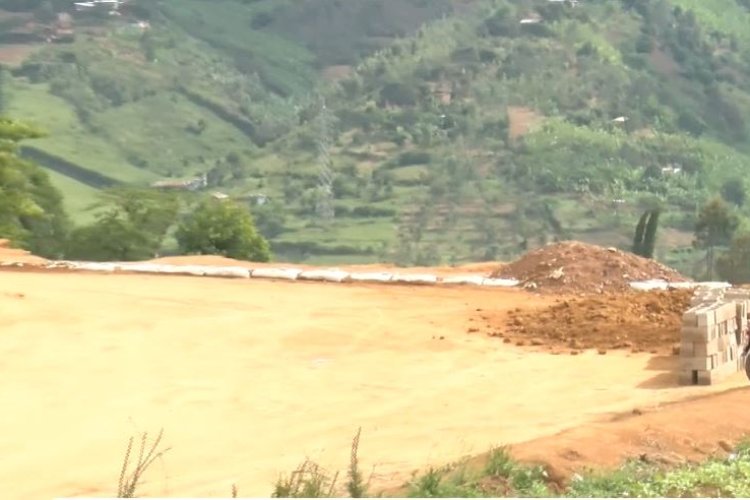 Kigali - Ruriba: Basenyerwa n'amazi ava mu kibuga cyo kwigishirizamo ...